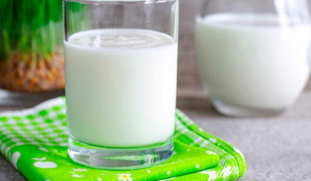 5 motive pentru care trebuie sa beti chefir in fiecare zi – Fabricat In ...